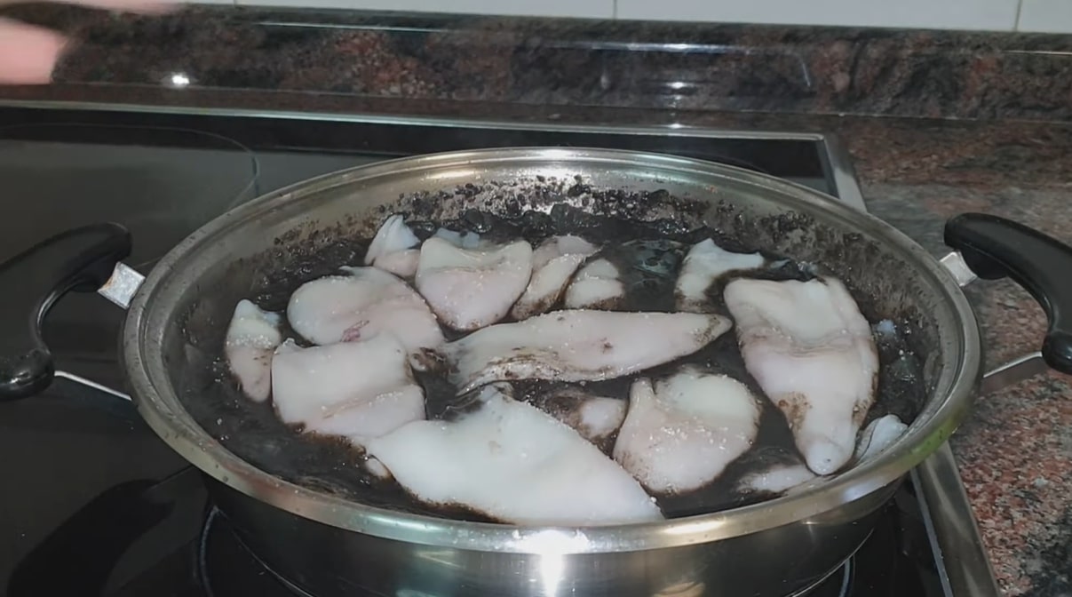 Chipirones En Su Tinta - Baby Squid In Its Ink